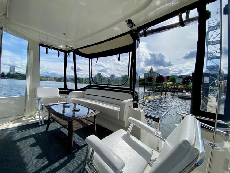 2006 Carver 444 Cockpit Motor Yacht - Charles David Yachts