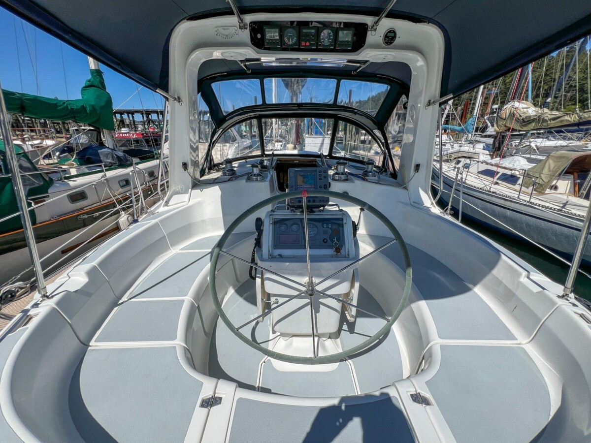 1995 Hunter 430 - Charles David Yachts