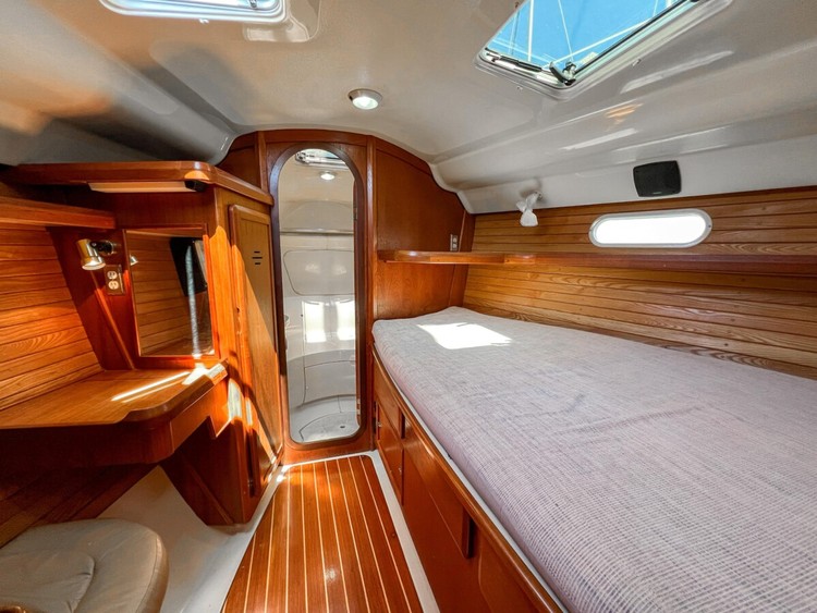 1995 Hunter 430 - Charles David Yachts