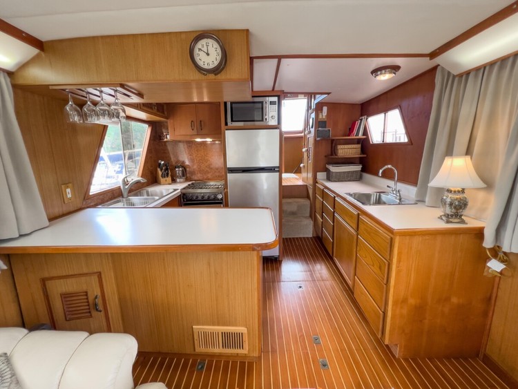 1982 Sea Ranger C&L Pilothouse - Charles David Yachts