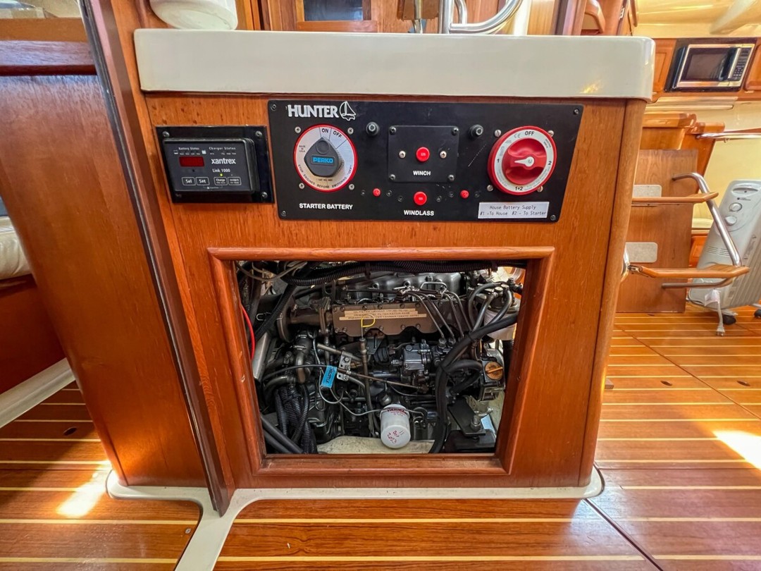 1995 Hunter 430 - Charles David Yachts