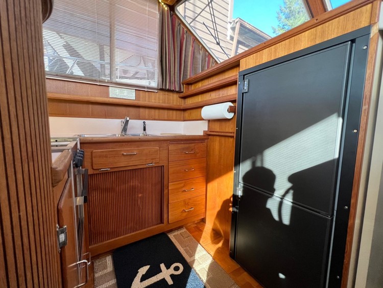 1989 Tollycraft 40 Sport Sedan - Charles David Yachts