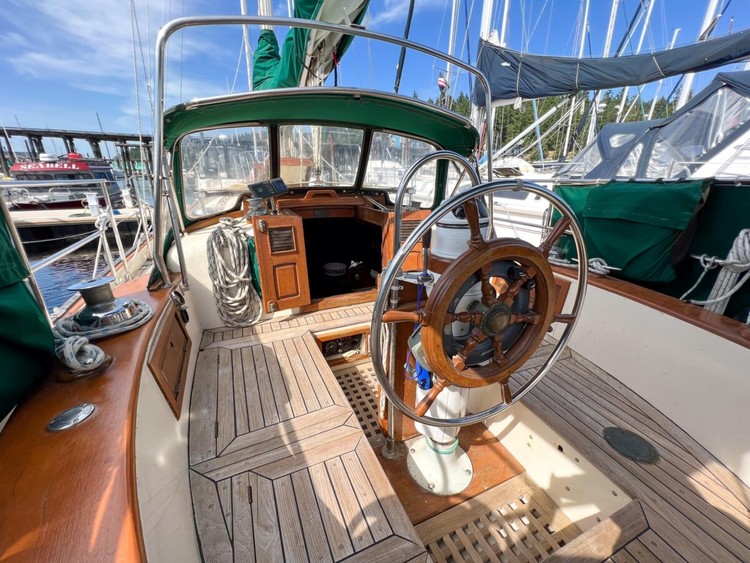 1981 Young Sun 35 Cutter - Charles David Yachts