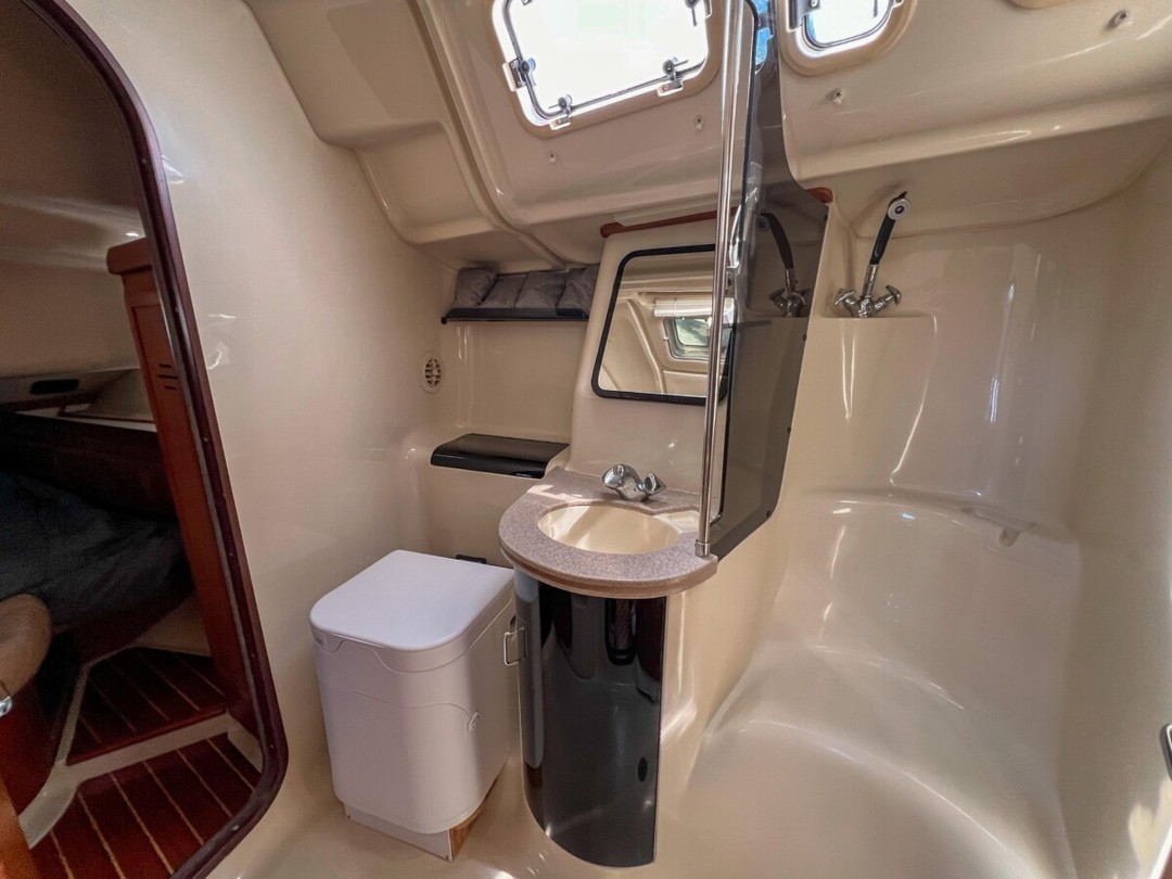 1995 Hunter 430 - Charles David Yachts