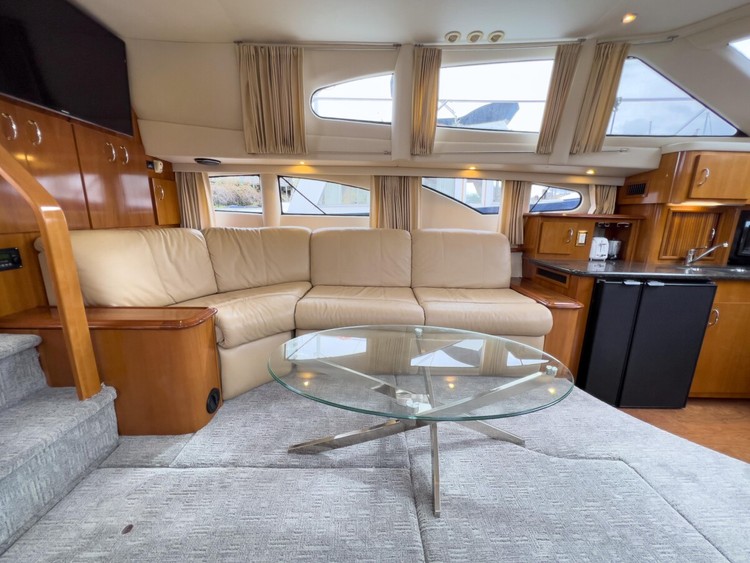 2006 Carver 444 Cockpit Motor Yacht - Charles David Yachts