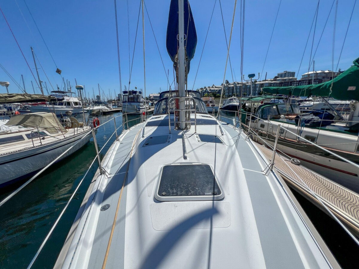 1995 Hunter 430 - Charles David Yachts