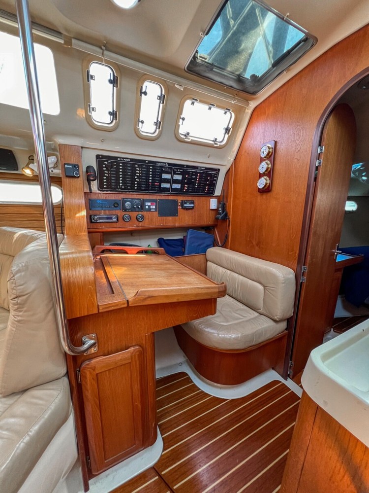 1995 Hunter 430 - Charles David Yachts