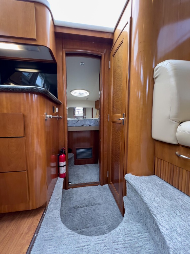 2006 Carver 444 Cockpit Motor Yacht - Charles David Yachts