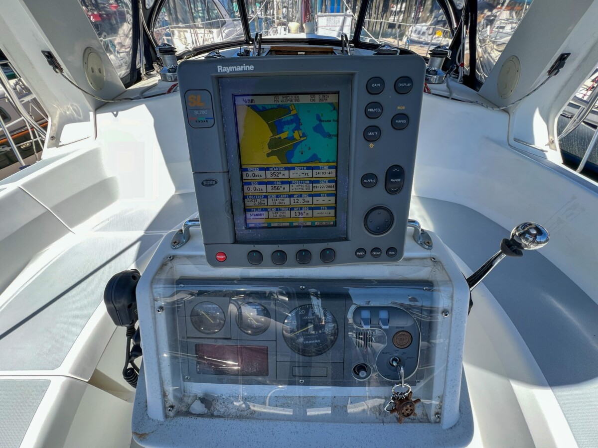 1995 Hunter 430 - Charles David Yachts