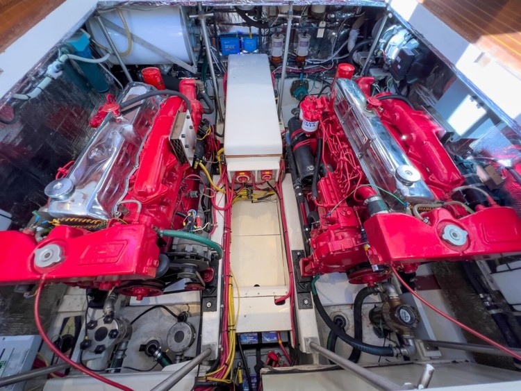 1987 Marine Trader Tri-Cabin - Charles David Yachts