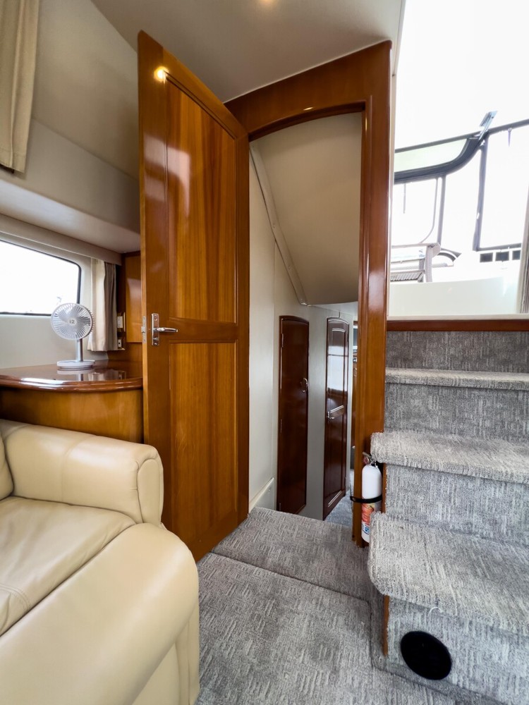 2006 Carver 444 Cockpit Motor Yacht - Charles David Yachts